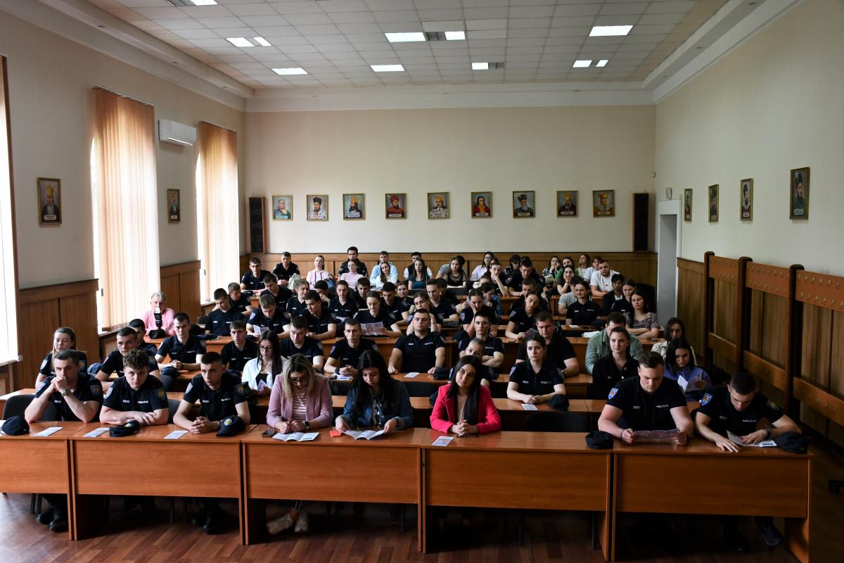 Campania de promovare Admiterea INJ-2023 a ajuns la Academia „Ștefan cel Mare” a MAI ...